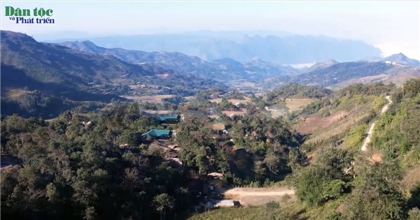 Bản người Mông làm du lịch | Báo Dân tộc và Phát triển