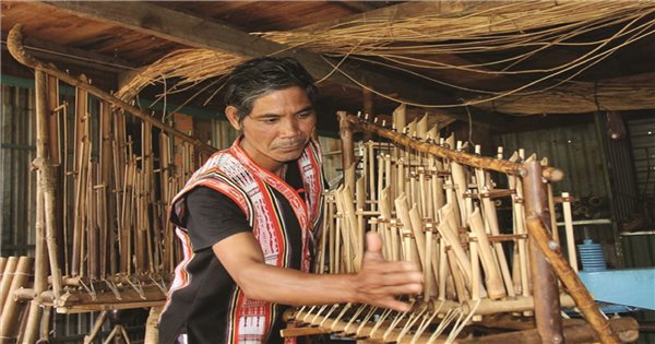 “Sứ giả” mang âm nhạc dân tộc và nhạc cụ bằng tre nứa ra thế giới | Dân ...