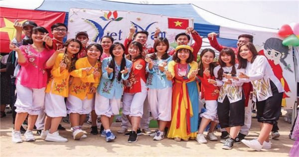 Du học sinh Việt Nam: Những đại sứ văn hóa thầm lặng | Dân tộc và Phát ...
