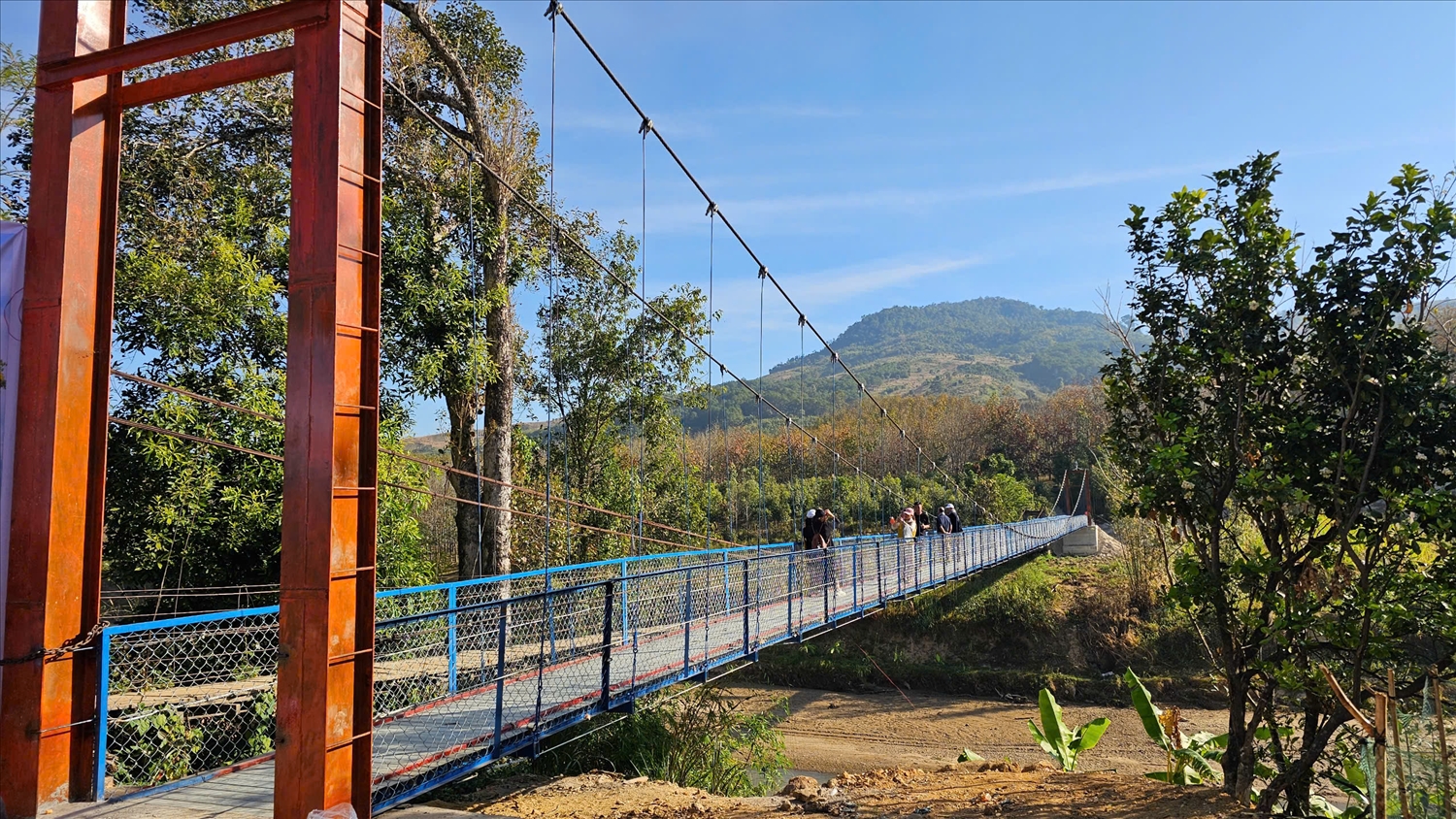 Quảng Ngãi: Cây cầu treo nối nhịp đôi bờ sông Pô Kô | Dân tộc và Phát triển